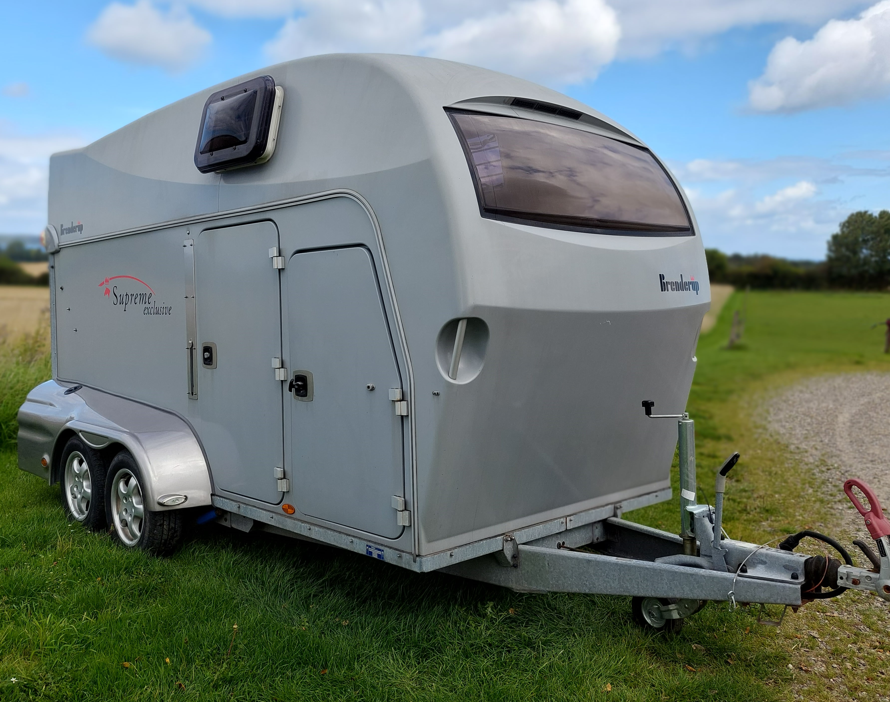 Brugte Hestetrailere | Køb hos os - Dyrehøj Trailer Center